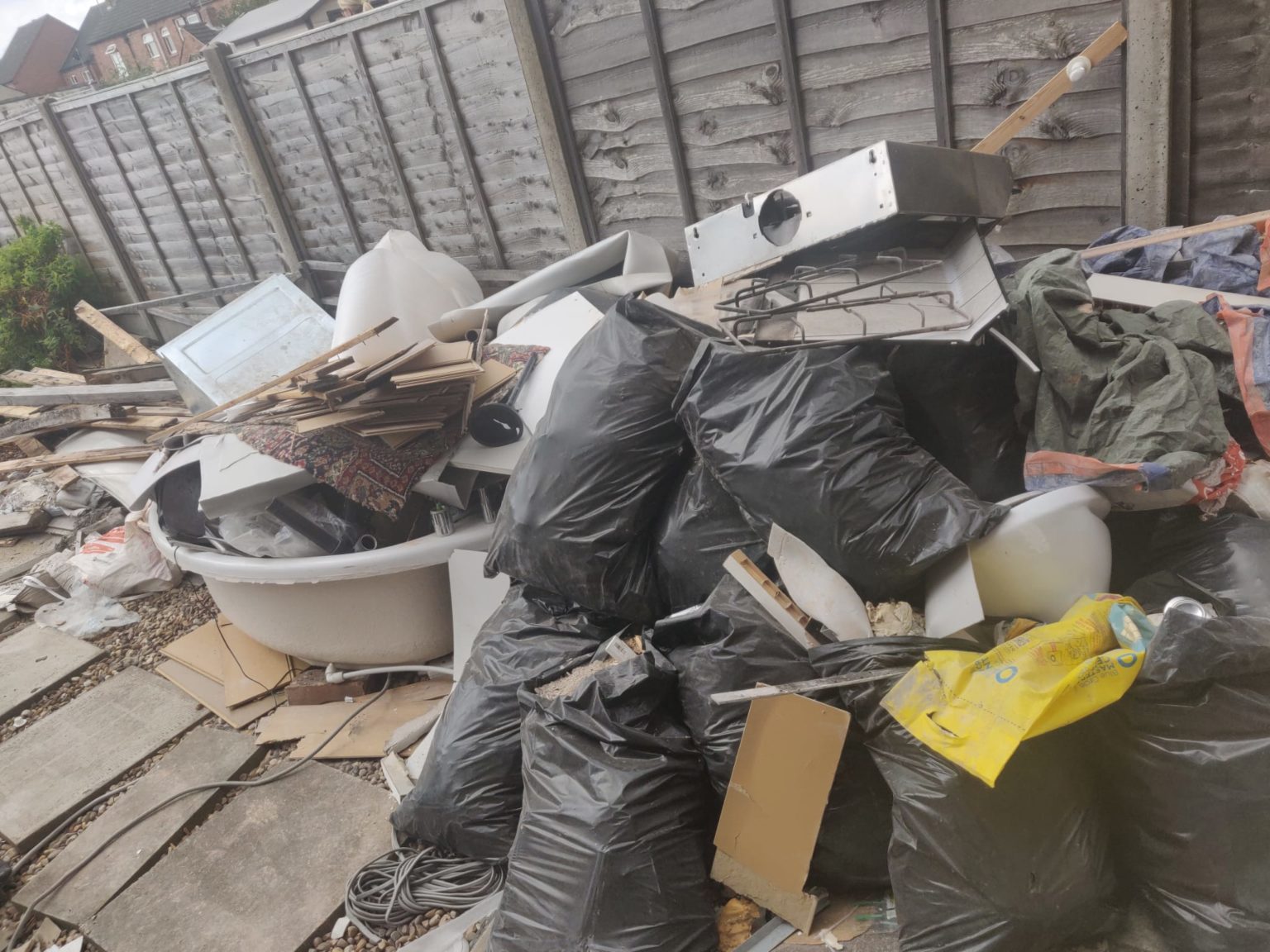 Waste and Rubbish Removal, Skip Bag hire and House Clearances : GP Removals